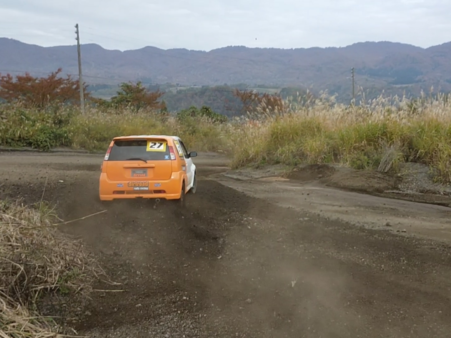 ht81s_12 | 男は黙って砂利走れ